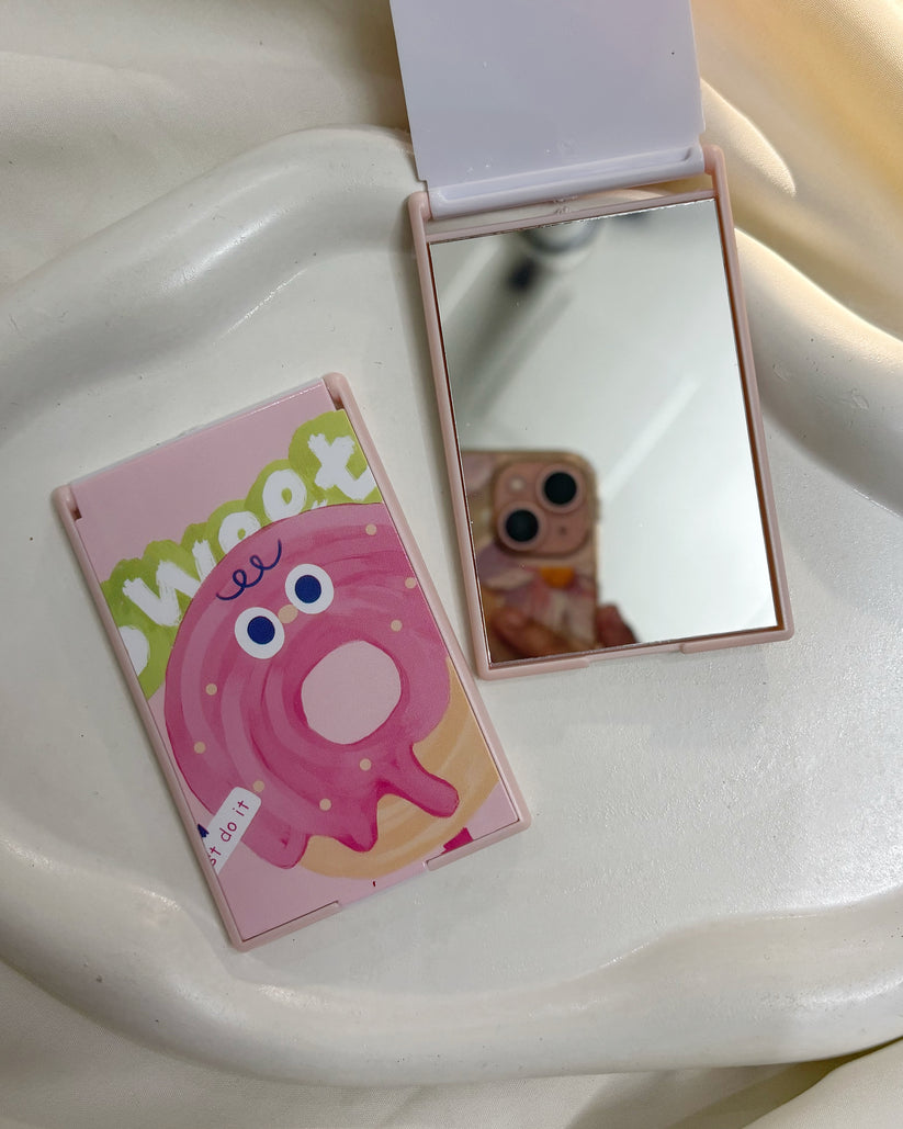 Cute pocket mirror – Bold Petals