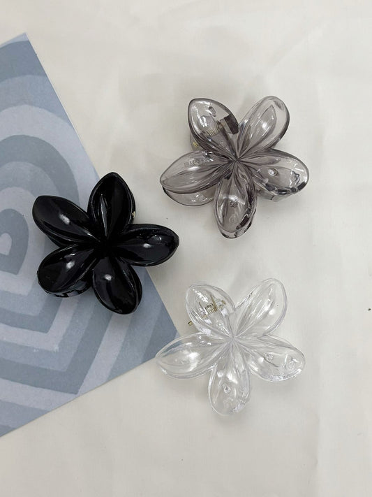 Claws – Bold Petals