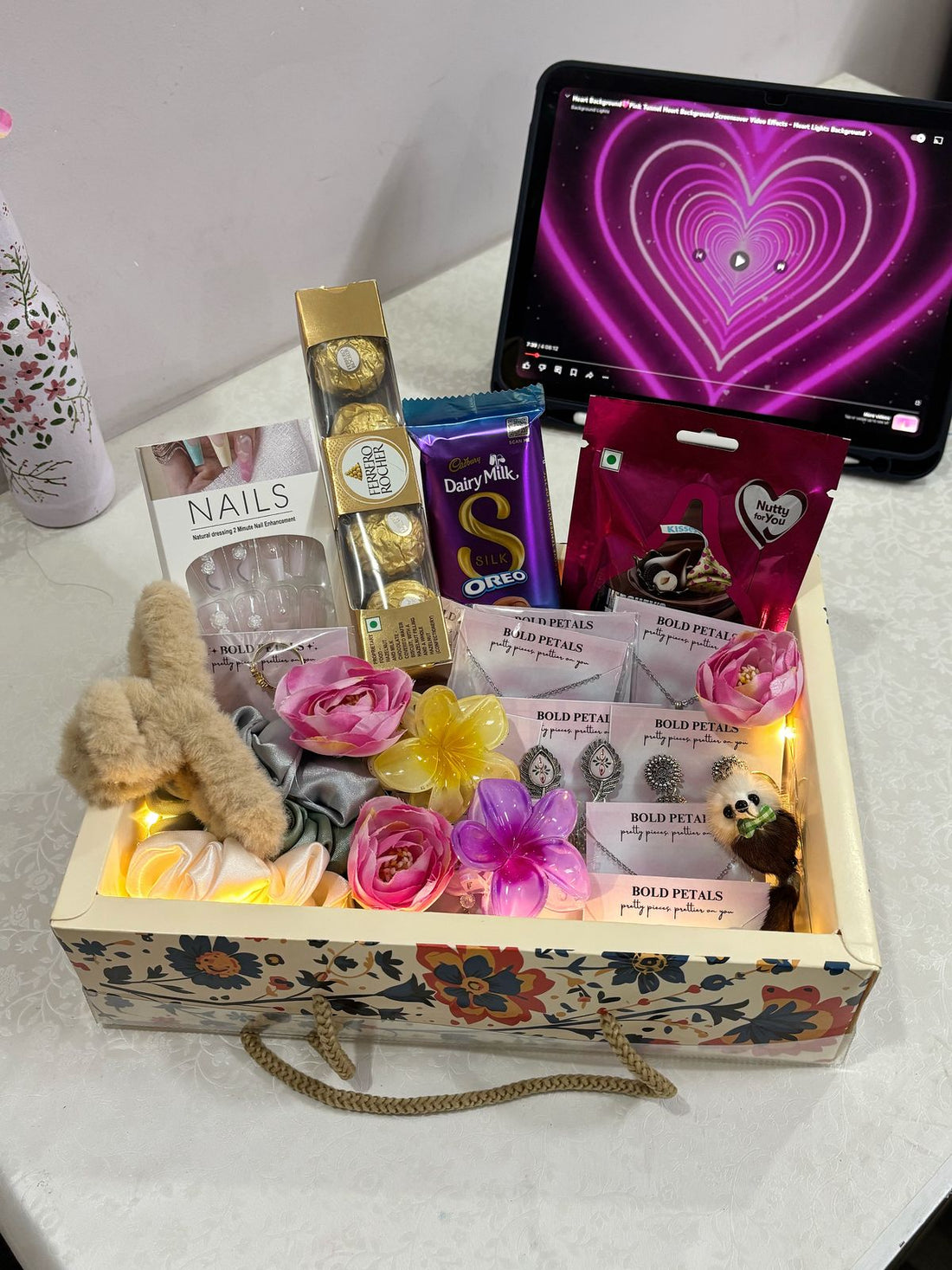 the lovebox – Bold Petals